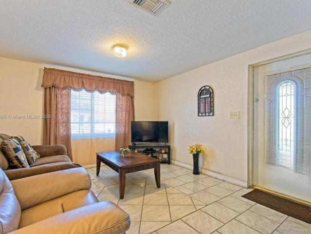 house with 3 bedroom, Miami FL FL DLS102244315