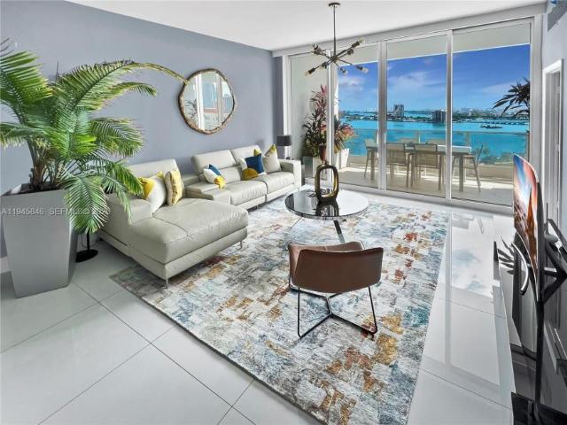house with 3 bedroom, Miami Fl FL DS102659193