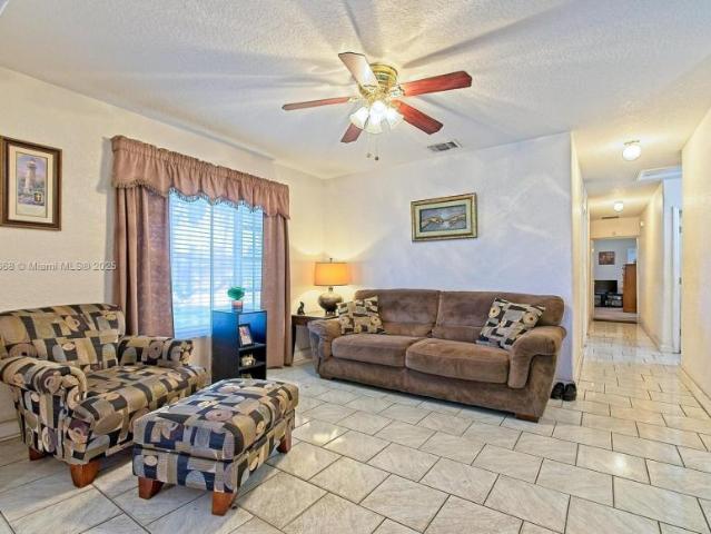 house with 3 bedroom, Miami FL FL DS102659579