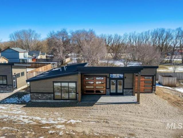 house with 3 bedroom, Middleton ID ES87806319
