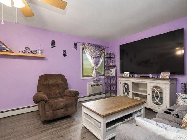 house with 3 bedroom, Middletown NY ES105202469