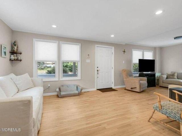 house with 3 bedroom, Middletown NJ ES105175879