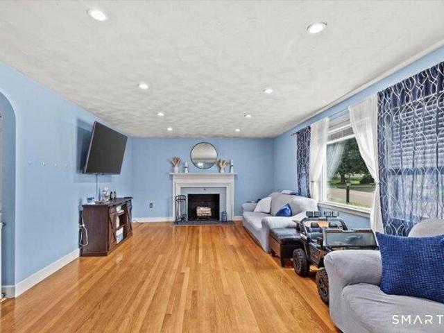 house with 3 bedroom, Middletown CT ES104299137