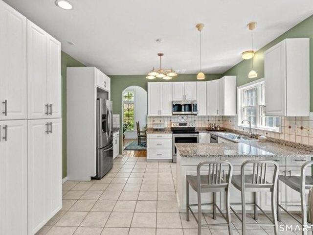 house with 3 bedroom, Middletown CT ES103098013