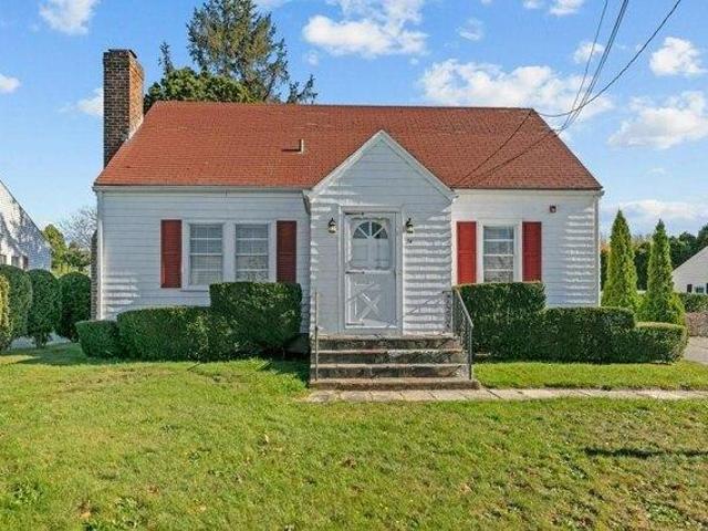 house with 3 bedroom, Middletown RI DS102561040