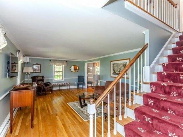 house with 3 bedroom, Middletown RI ES105116672