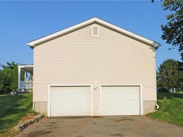 house with 3 bedroom, Middletown RI ES105117337