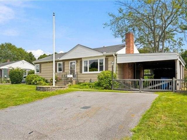 house with 3 bedroom, Middletown RI ES105160563