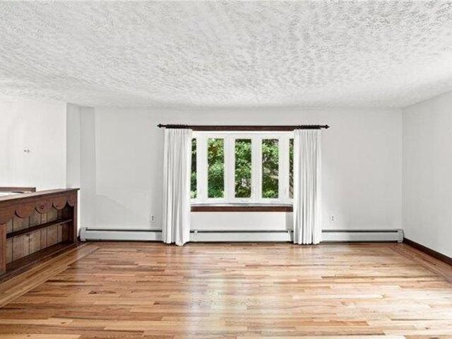 house with 3 bedroom, Middletown RI ES105206774