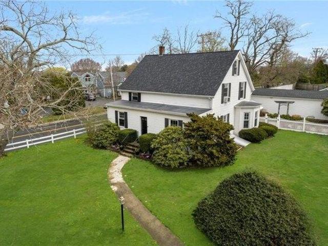 house with 3 bedroom, Middletown RI ES103187425