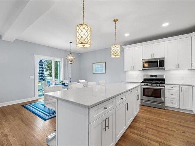 house with 3 bedroom, Middletown RI ES103664593