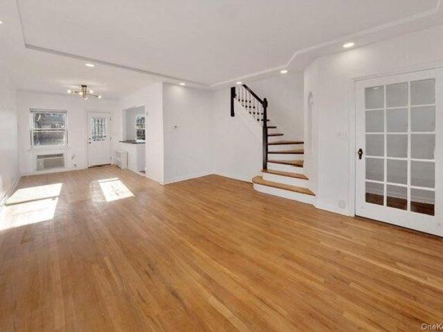 house with 3 bedroom, Middle Village NY ES104906089
