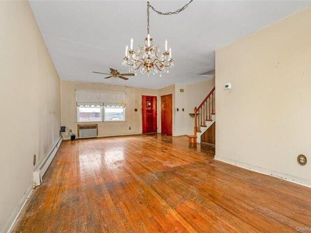 house with 3 bedroom, Middle Village NY ES104906470
