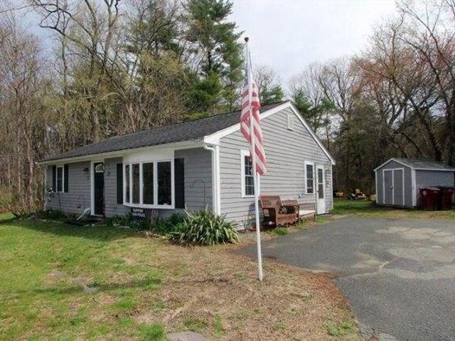 house with 3 bedroom, Middleboro MA DLS102668768