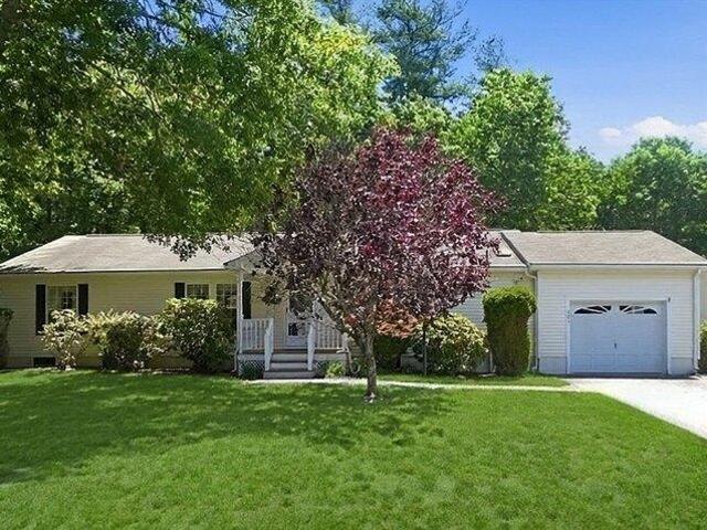 house with 3 bedroom, Middleboro MA DS104078906
