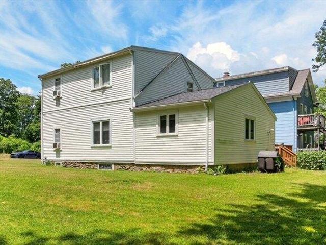 house with 3 bedroom, Middleboro MA ES104114479