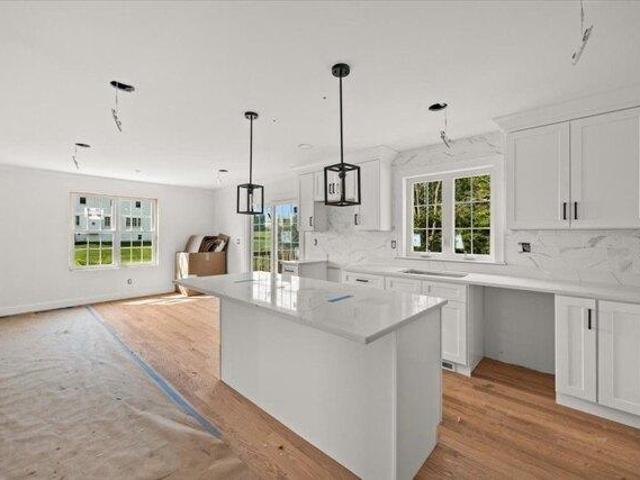 house with 3 bedroom, Middleboro MA ES105082732