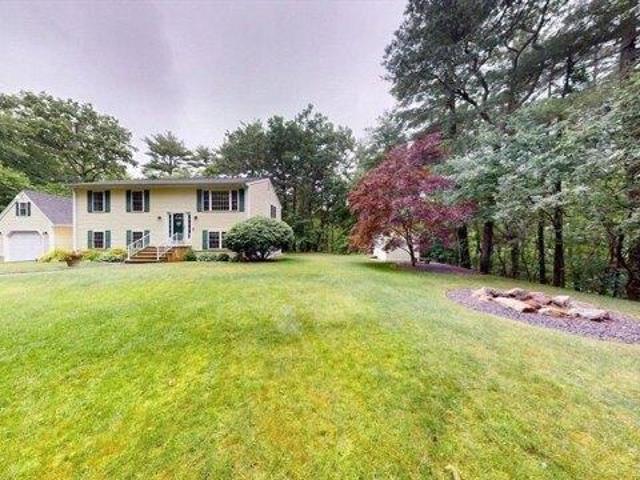house with 3 bedroom, Middleboro MA ES105108041