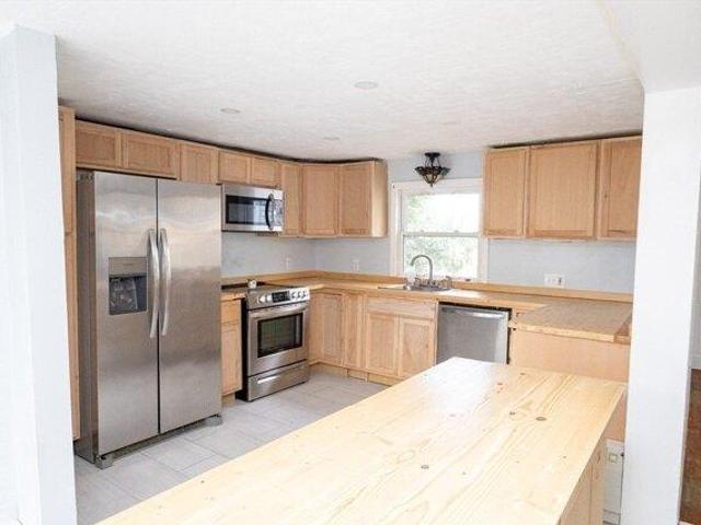house with 3 bedroom, Middleboro MA ES105204472