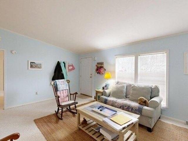 house with 3 bedroom, Middleboro MA ES103444401