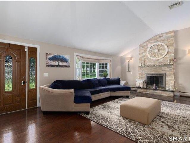 house with 3 bedroom, Middlebury CT ES104759137
