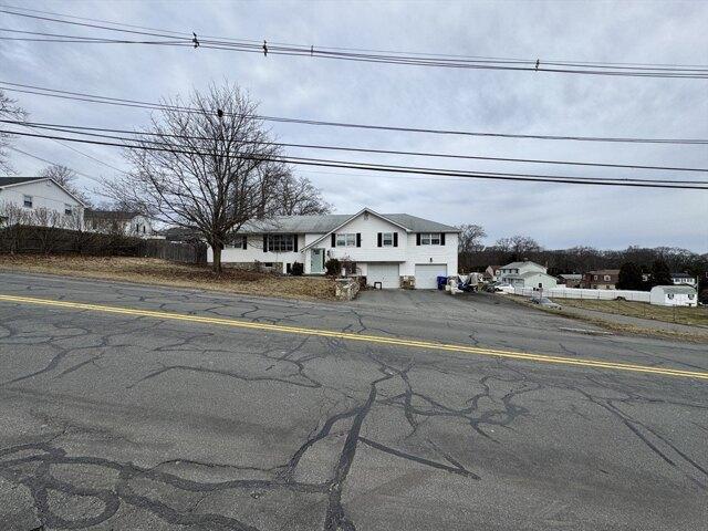 house with 3 bedroom, Milford MA ES104150615