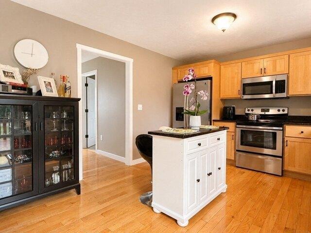 house with 3 bedroom, Milford MA ES105059275