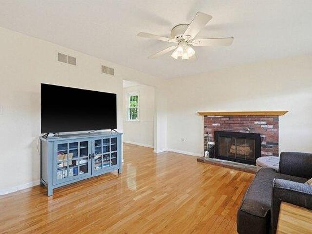house with 3 bedroom, Milford MA ES103443842