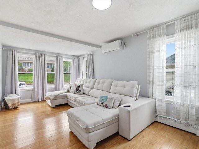 house with 3 bedroom, Milford MA ES103710026