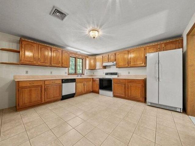 house with 3 bedroom, Milford MA ES103885213