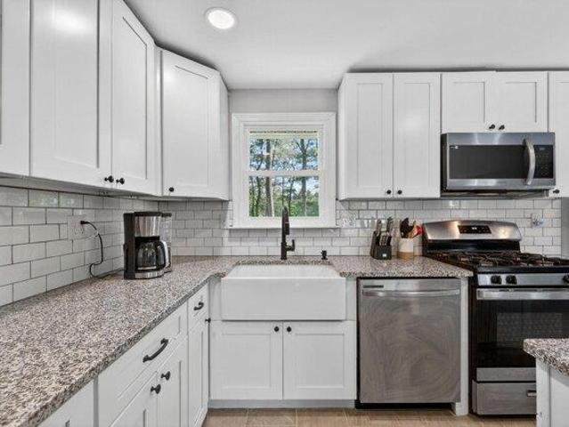 house with 3 bedroom, Milford NH DS102761339