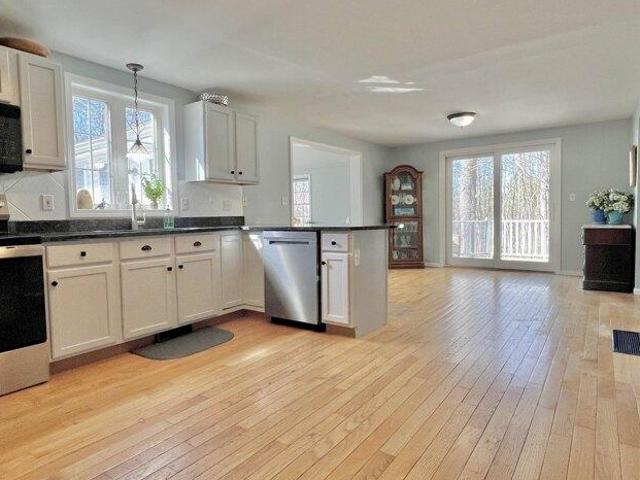 house with 3 bedroom, Milford NH ES104042046