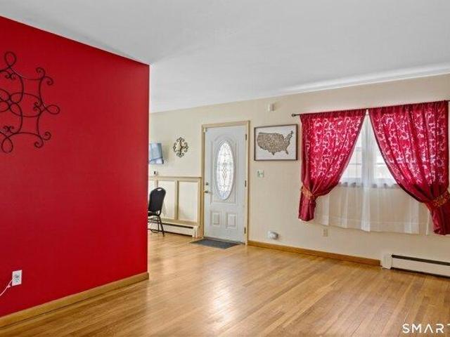 house with 3 bedroom, Milford CT DLS101657094