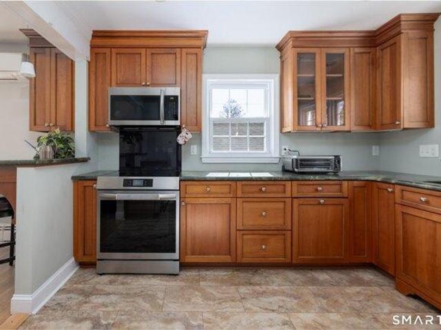 house with 3 bedroom, Milford CT DLS102445090