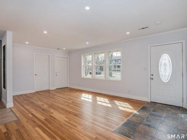 house with 3 bedroom, Milford CT DLS102779969