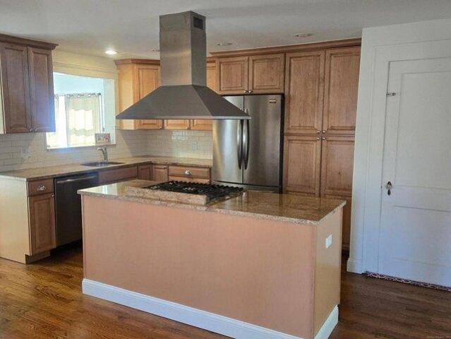 house with 3 bedroom, Milford CT DLS89463738
