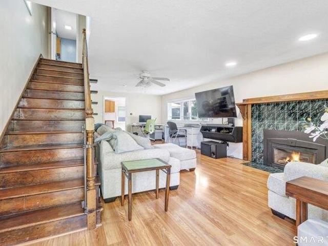 house with 3 bedroom, Milford CT DS103620996