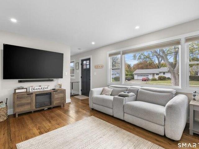 house with 3 bedroom, Milford CT ES104188835