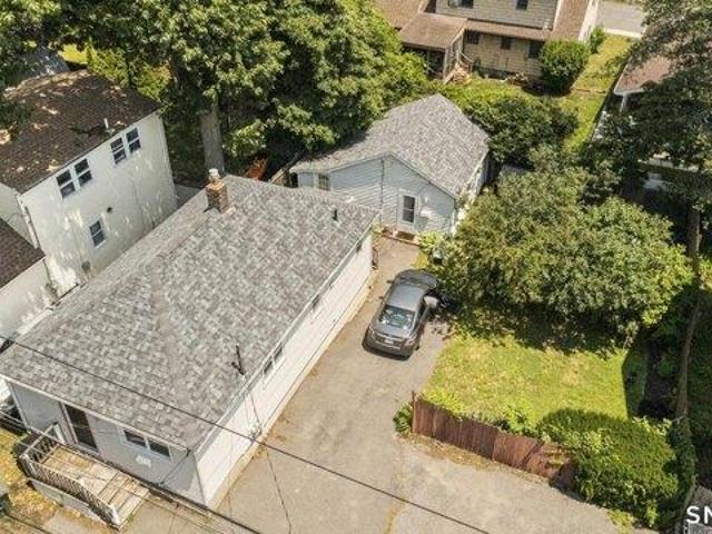 house with 3 bedroom, Milford CT ES104190980