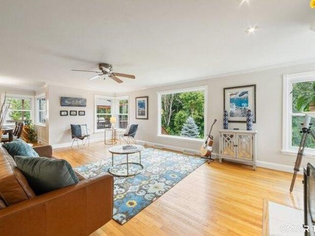 house with 3 bedroom, Milford CT ES104236589