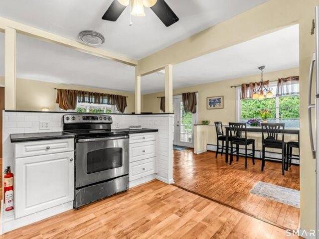 house with 3 bedroom, Milford CT ES104233779