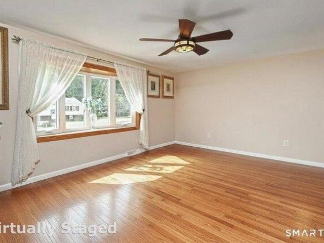 house with 3 bedroom, Milford CT ES104849165
