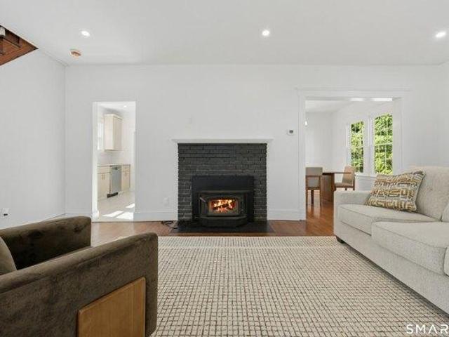 house with 3 bedroom, Milford CT ES104851153