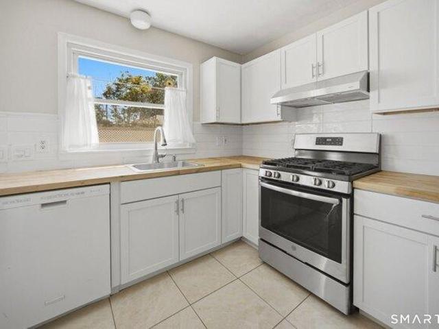house with 3 bedroom, Milford CT ES105105385