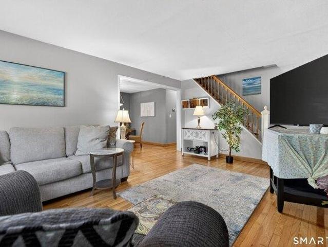 house with 3 bedroom, Milford CT ES105114024
