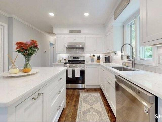 house with 3 bedroom, Milford CT ES105126995