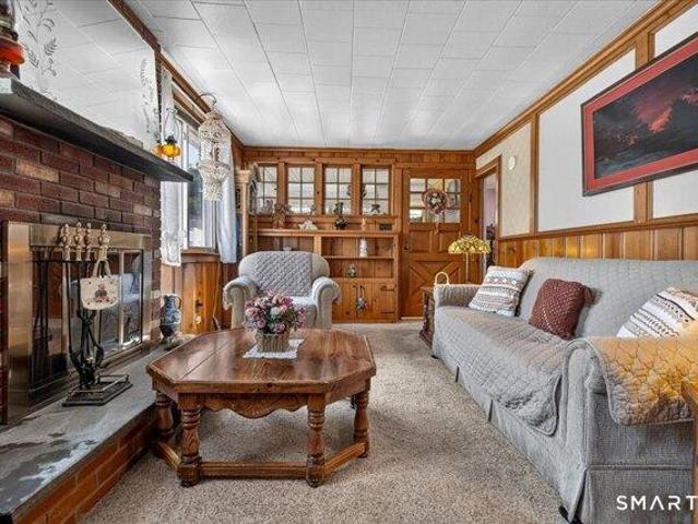 house with 3 bedroom, Milford CT ES105140011