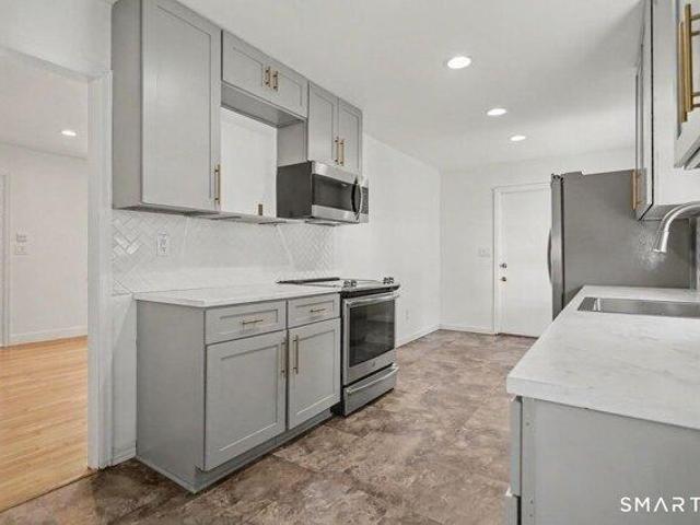 house with 3 bedroom, Milford CT ES105158012