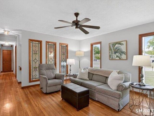 house with 3 bedroom, Milford CT ES103158917