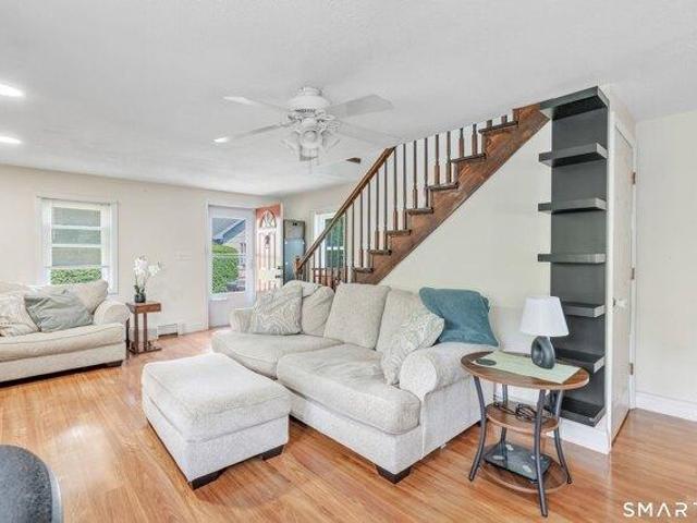 house with 3 bedroom, Milford CT ES103620996